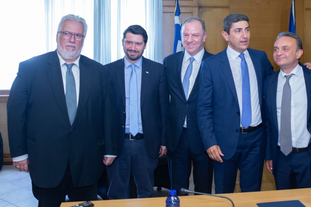 Ρωγμές στο ΥΠΑΑΤ: Ποιοι κινδυνεύουν να δουν την πόρτα εξόδου – «Κόκκινη ...