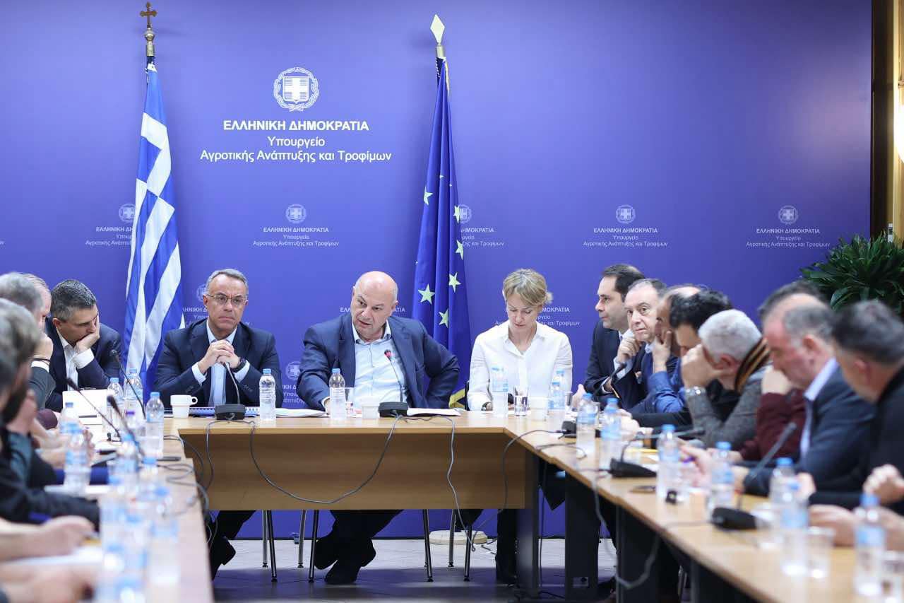 Άκαρπη η συνάντηση των 21 αγροτών με το κυβερνητικό κλιμάκιο στο ΥΠΑΑΤ ...