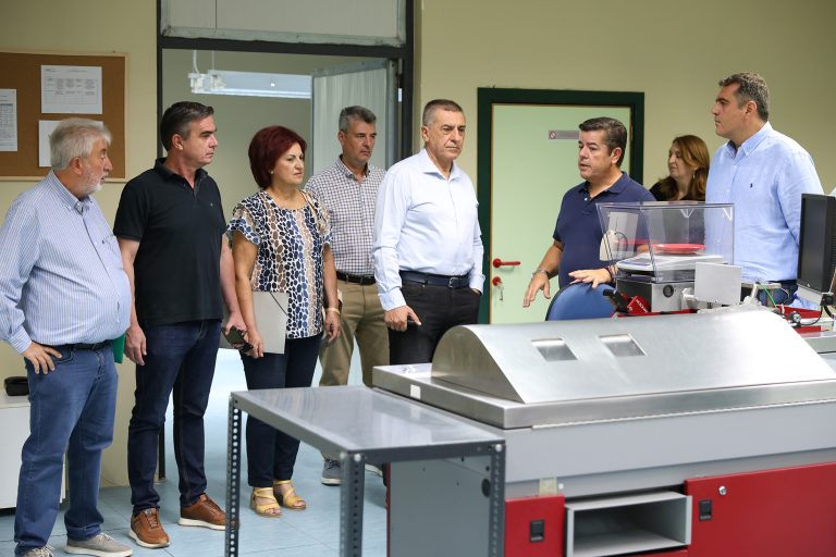 Το Εθνικό Κέντρο Ταξινόμησης Βάμβακος στην Καρδίτσα επισκέφθηκε ο ...