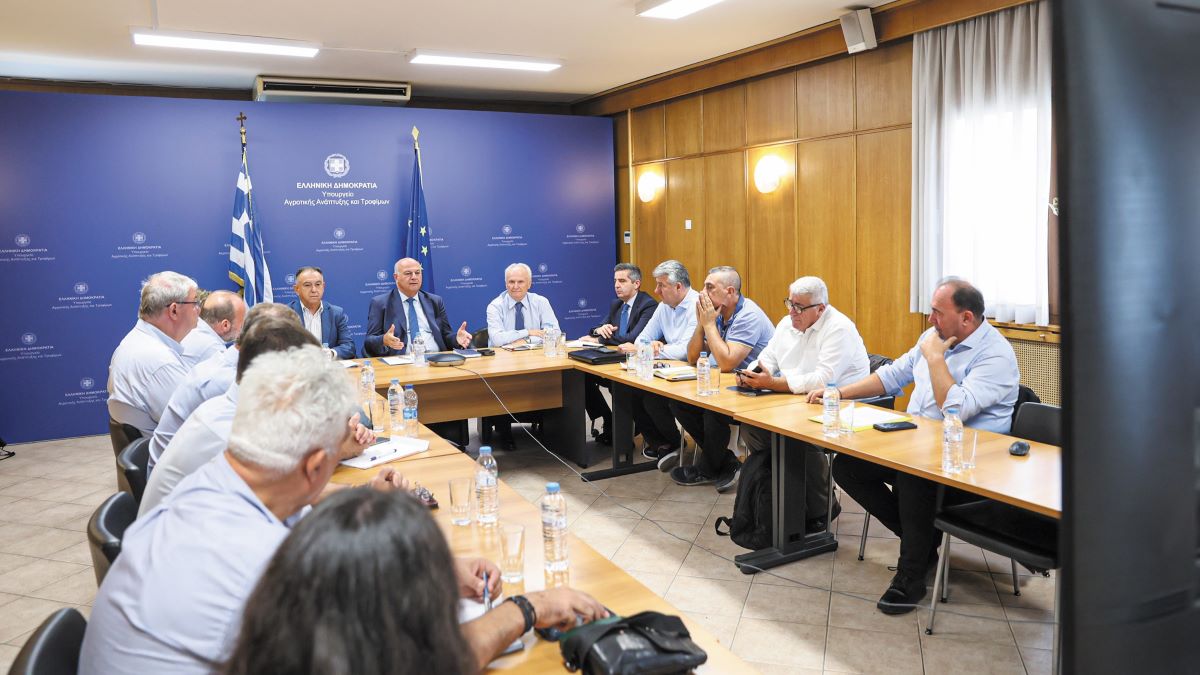 ΥΠΑΑΤ: Σχέδιο «δέκα ημερών» για την αναχαίτιση της ευλογιάς